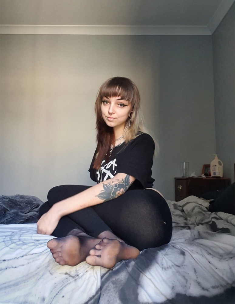 Goddess Violet - Gothic Foot Models